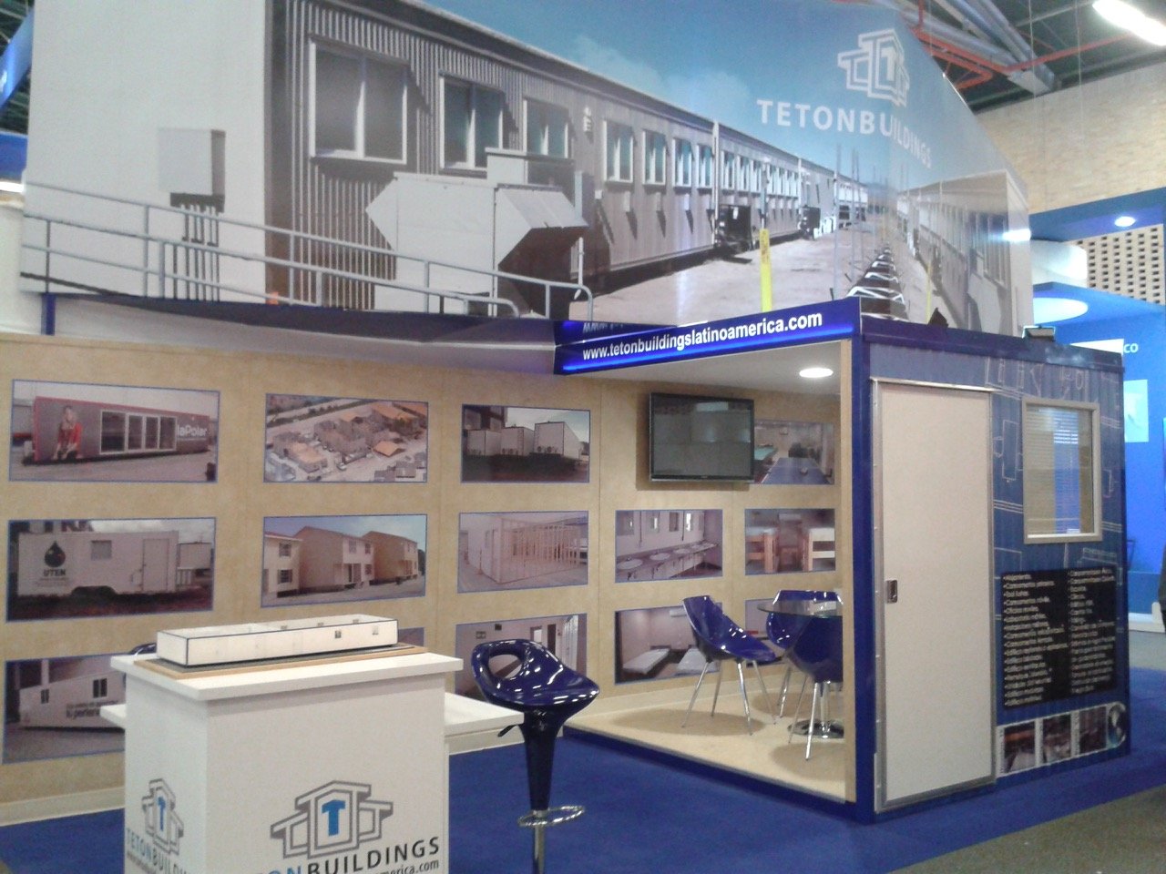 Diseño y montaje de stands dentro y fuera de Bogotá - Identidad Pública